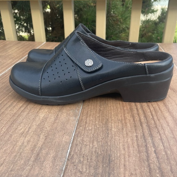 Clarks | Shoes | Clarks Womens Angie Maye Mule Black Leather 1w | Poshmark